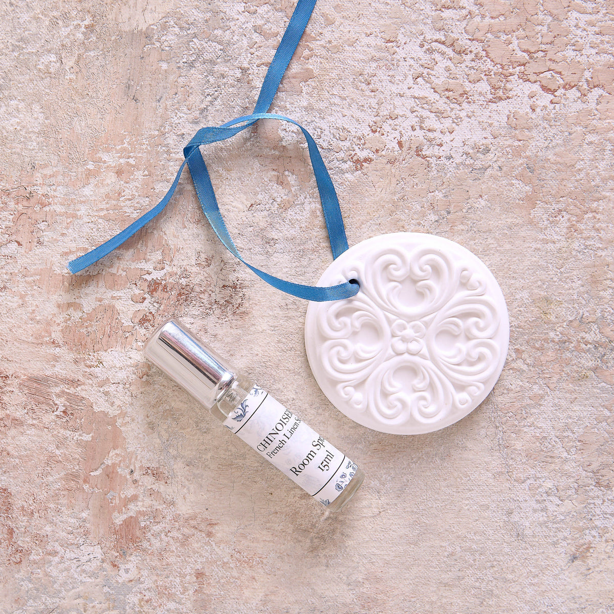 Chinoiserie Scented Ceramaic Disc – Blue Illusion